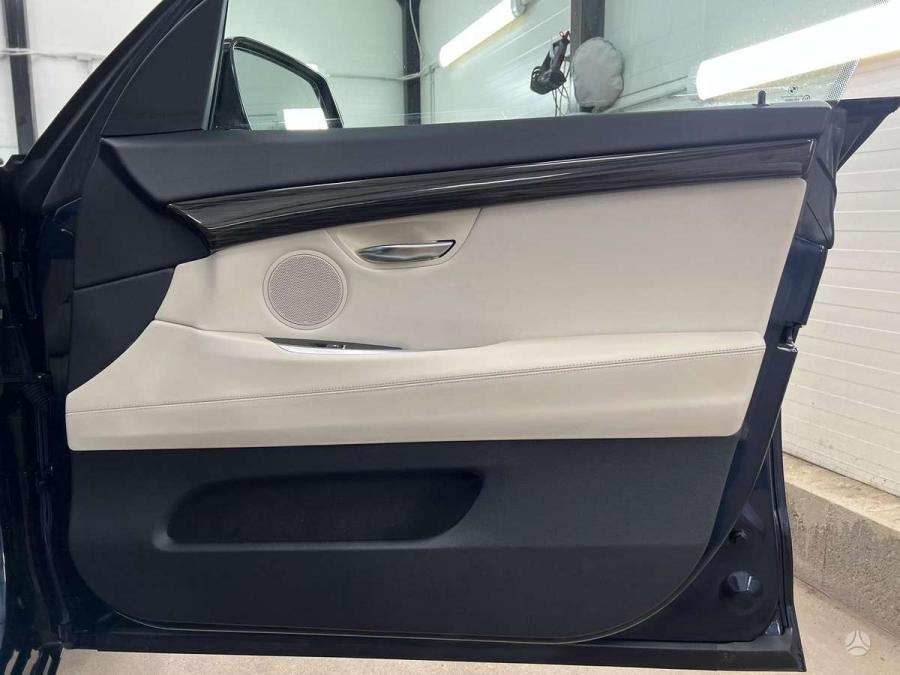 Blue BMW 530 Gran Turismo 2015 in Vilnius, with an engine capacity of 2.99 L and mileage of 205 thousand km for 12584 €, photo 37 on AUTOMOTO.COM.LV