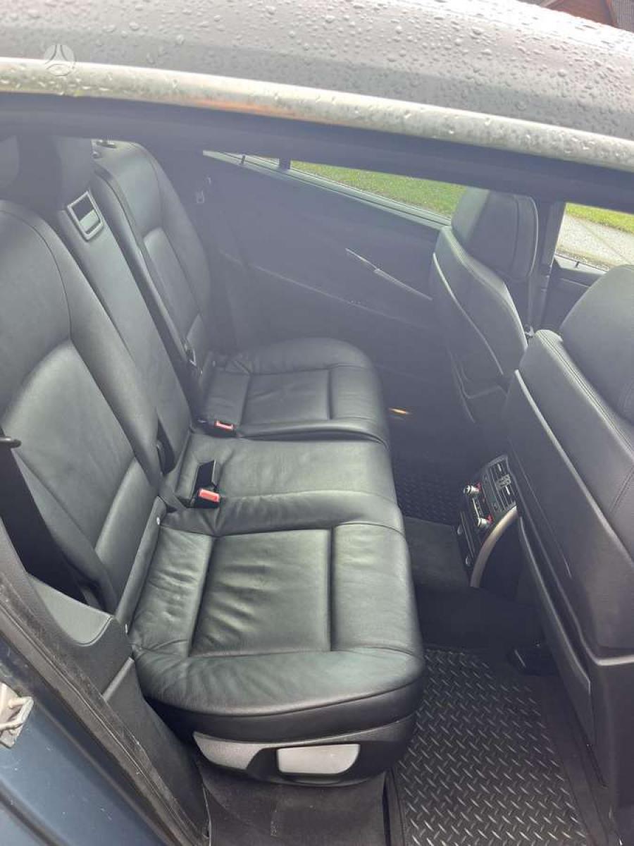 Blue BMW 530 Gran Turismo 2010 in Silute, with an engine capacity of 0.00 L and mileage of 297 thousand km for 3800 €, photo 9 on AUTOMOTO.COM.LV