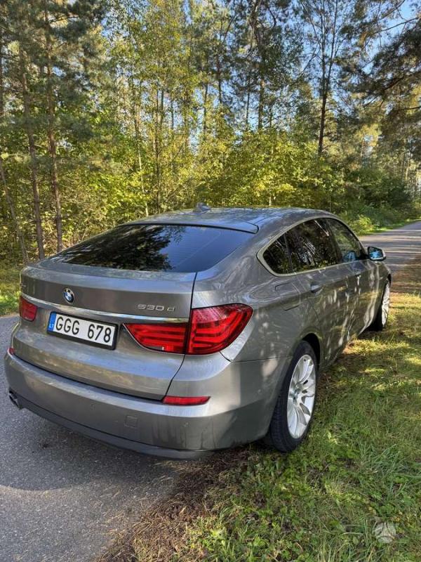Pelēks BMW 530 Gran Turismo 2010 Viļņa, ar dzinēja tilpumu 2.99 L un nobraukumu 312 tūkst. km par 8550 €, foto 4 vietnē AUTOMOTO.COM.LV
