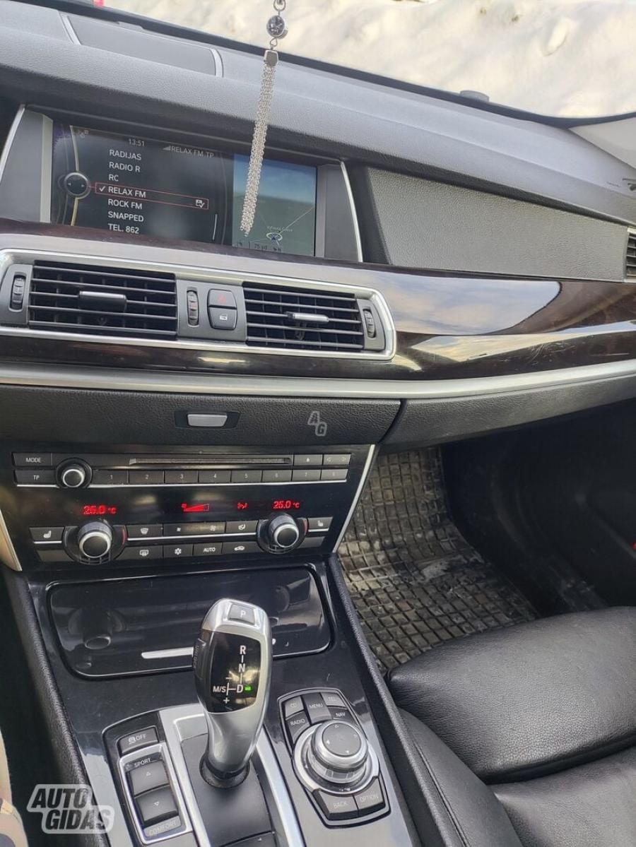 Grey BMW 530 Gran Turismo 2010 in Kretinga, with an engine capacity of 3.00 L and mileage of 480 thousand km for 7000 €, photo 9 on AUTOMOTO.COM.LV