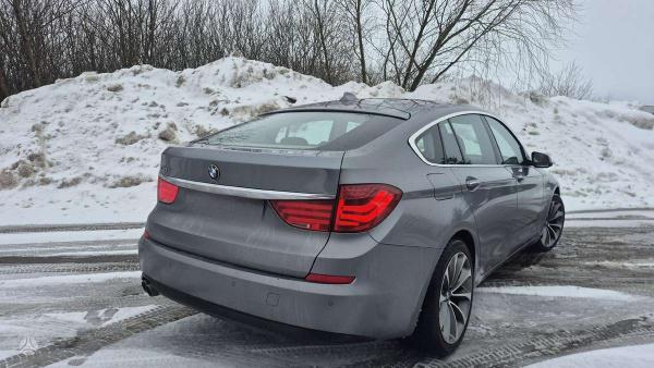 Grey BMW 530 Gran Turismo 2010 in Klaipeda, with an engine capacity of 2.99 L and mileage of 286 thousand km for 6999 €, photo 2 on AUTOMOTO.COM.LV