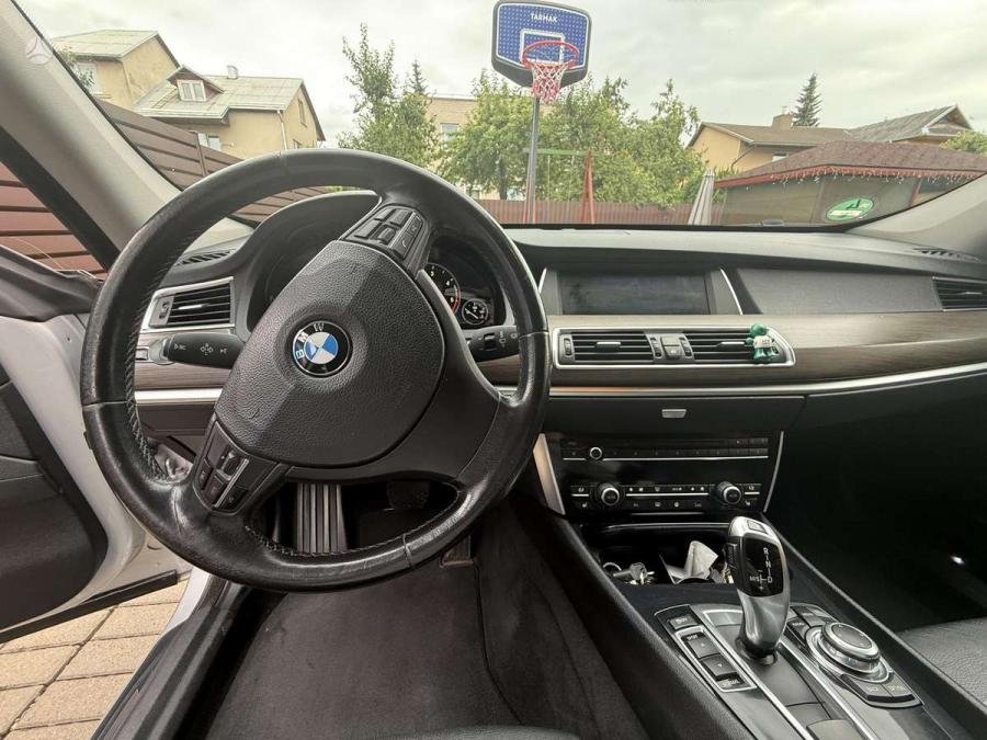 Grey BMW 530 Gran Turismo 2010 in Kaunas, with an engine capacity of 2.99 L and mileage of 280 thousand km for 7850 €, photo 5 on AUTOMOTO.COM.LV