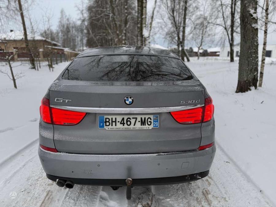 Pelēks BMW 530 Gran Turismo 2011 Tauragė, ar dzinēja tilpumu 2.99 L un nobraukumu 266 tūkst. km par 7900 €, foto 5 vietnē AUTOMOTO.COM.LV