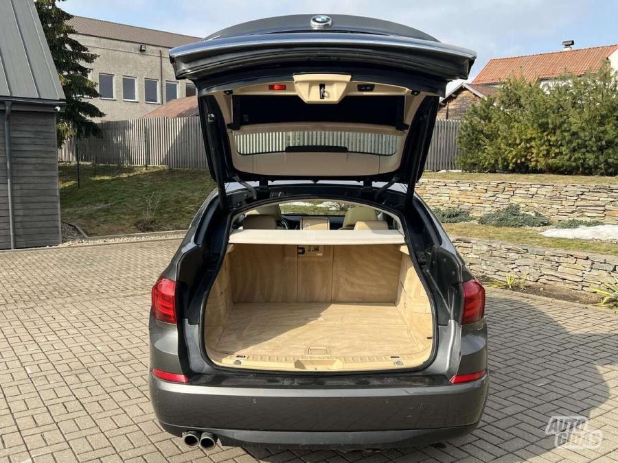 Grey BMW 530 Gran Turismo 2014 in Kedainiai, with an engine capacity of 3.00 L and mileage of 255 thousand km for 9950 €, photo 10 on AUTOMOTO.COM.LV