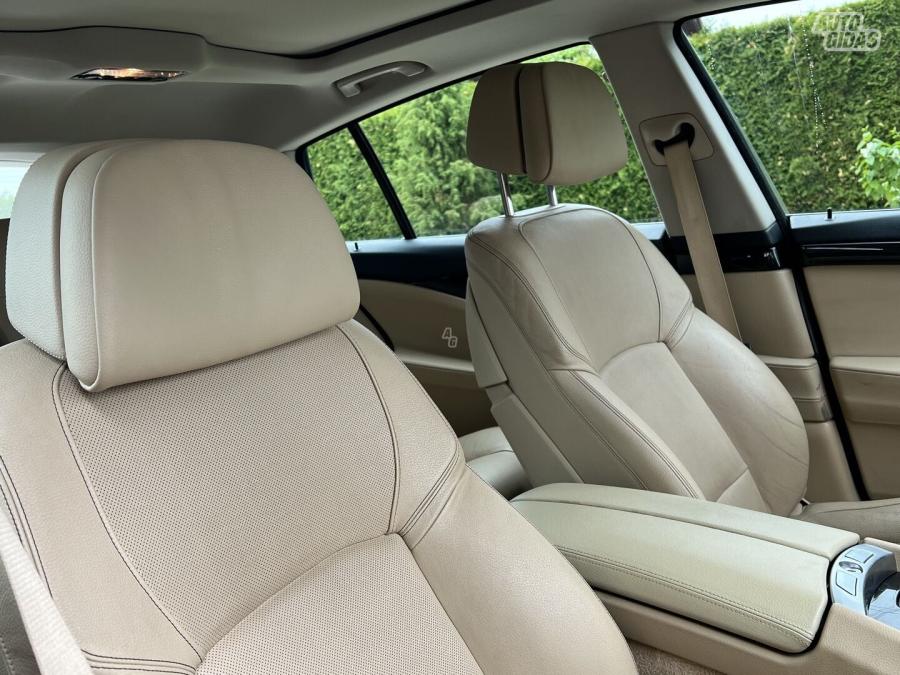 Grey BMW 530 Gran Turismo 2014 in Kedainiai, with an engine capacity of 3.00 L and mileage of 255 thousand km for 9950 €, photo 19 on AUTOMOTO.COM.LV