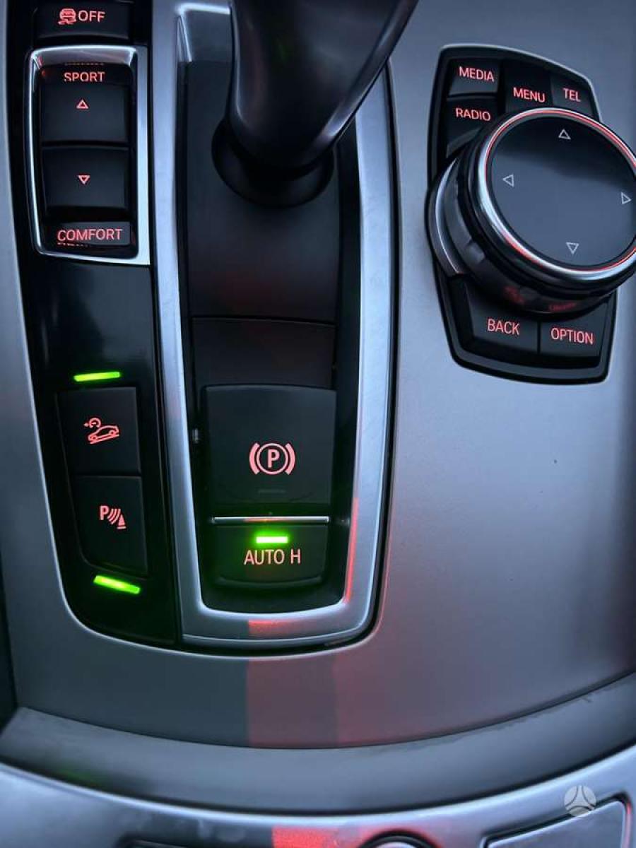Pelēks BMW 530 Gran Turismo 2014 Kauņa, ar dzinēja tilpumu 2.99 L un nobraukumu 345 tūkst. km par 12500 €, foto 22 vietnē AUTOMOTO.COM.LV