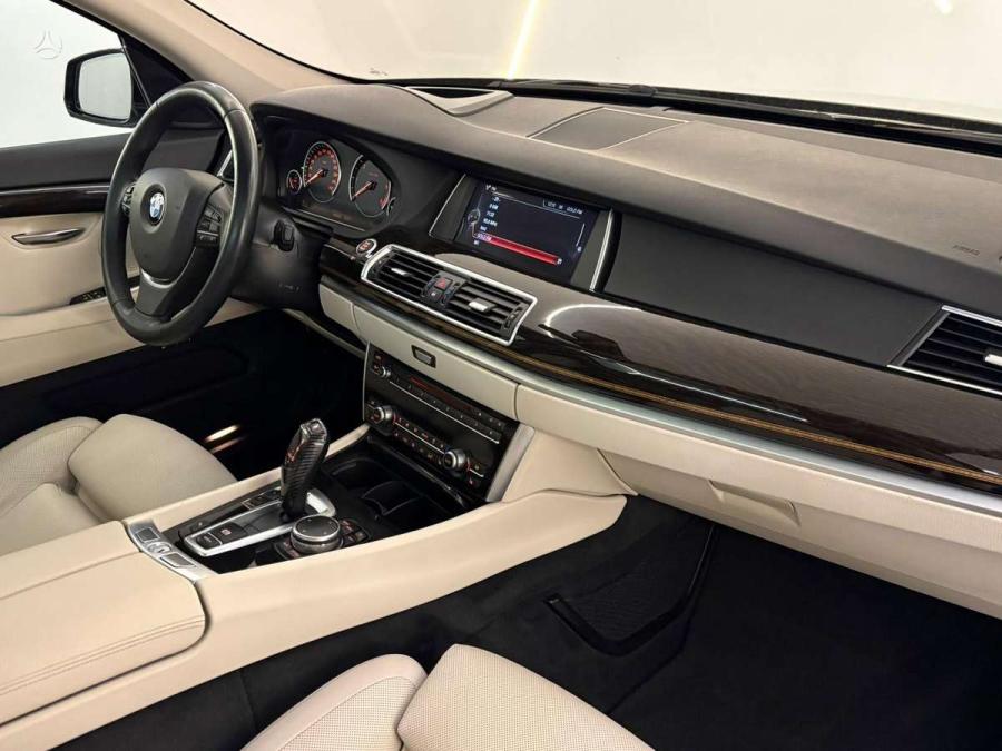 Grey BMW 530 Gran Turismo 2014 in Marijampole, with an engine capacity of 2.99 L and mileage of 267 thousand km for 13999 €, photo 24 on AUTOMOTO.COM.LV