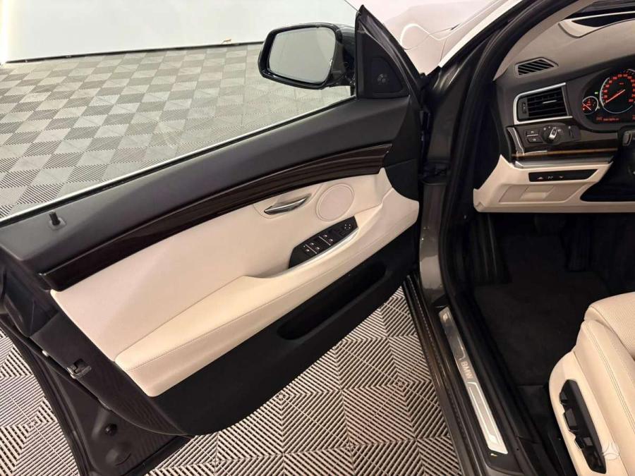 Grey BMW 530 Gran Turismo 2014 in Marijampole, with an engine capacity of 2.99 L and mileage of 267 thousand km for 13999 €, photo 29 on AUTOMOTO.COM.LV