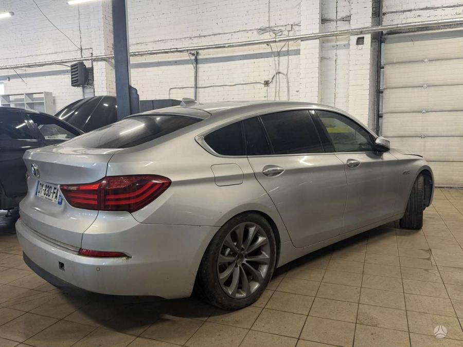 Pelēks BMW 530 Gran Turismo 2015 Tauragė, ar dzinēja tilpumu 2.99 L un nobraukumu 330 tūkst. km par 9400 €, foto 4 vietnē AUTOMOTO.COM.LV