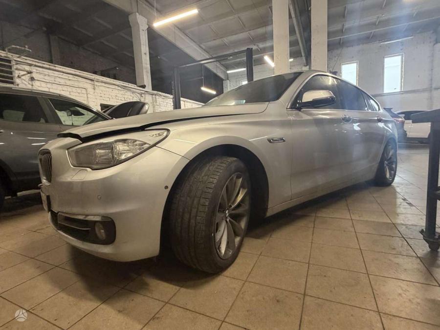 Pelēks BMW 530 Gran Turismo 2015 Tauragė, ar dzinēja tilpumu 2.99 L un nobraukumu 330 tūkst. km par 9400 €, foto 9 vietnē AUTOMOTO.COM.LV