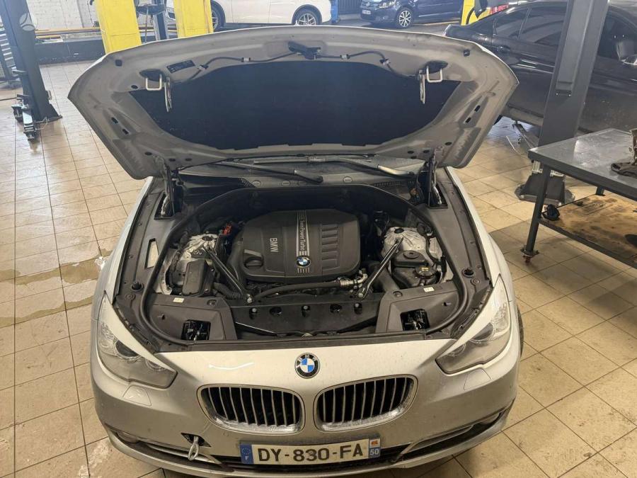 Pelēks BMW 530 Gran Turismo 2015 Tauragė, ar dzinēja tilpumu 2.99 L un nobraukumu 330 tūkst. km par 9400 €, foto 19 vietnē AUTOMOTO.COM.LV
