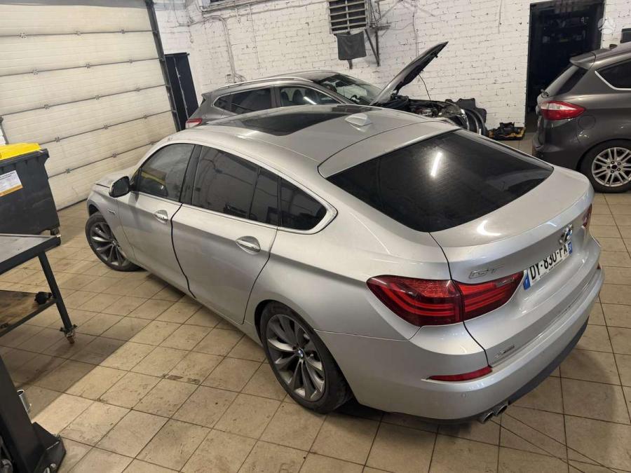 Pelēks BMW 530 Gran Turismo 2015 Tauragė, ar dzinēja tilpumu 2.99 L un nobraukumu 330 tūkst. km par 9400 €, foto 22 vietnē AUTOMOTO.COM.LV