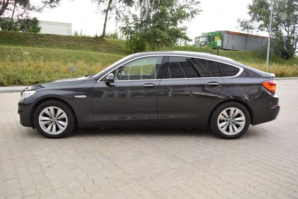 Pelēks BMW 530 Gran Turismo 2015 Viļņa, ar dzinēja tilpumu 2.99 L un nobraukumu 268 tūkst. km par 14750 €, foto 4 vietnē AUTOMOTO.COM.LV
