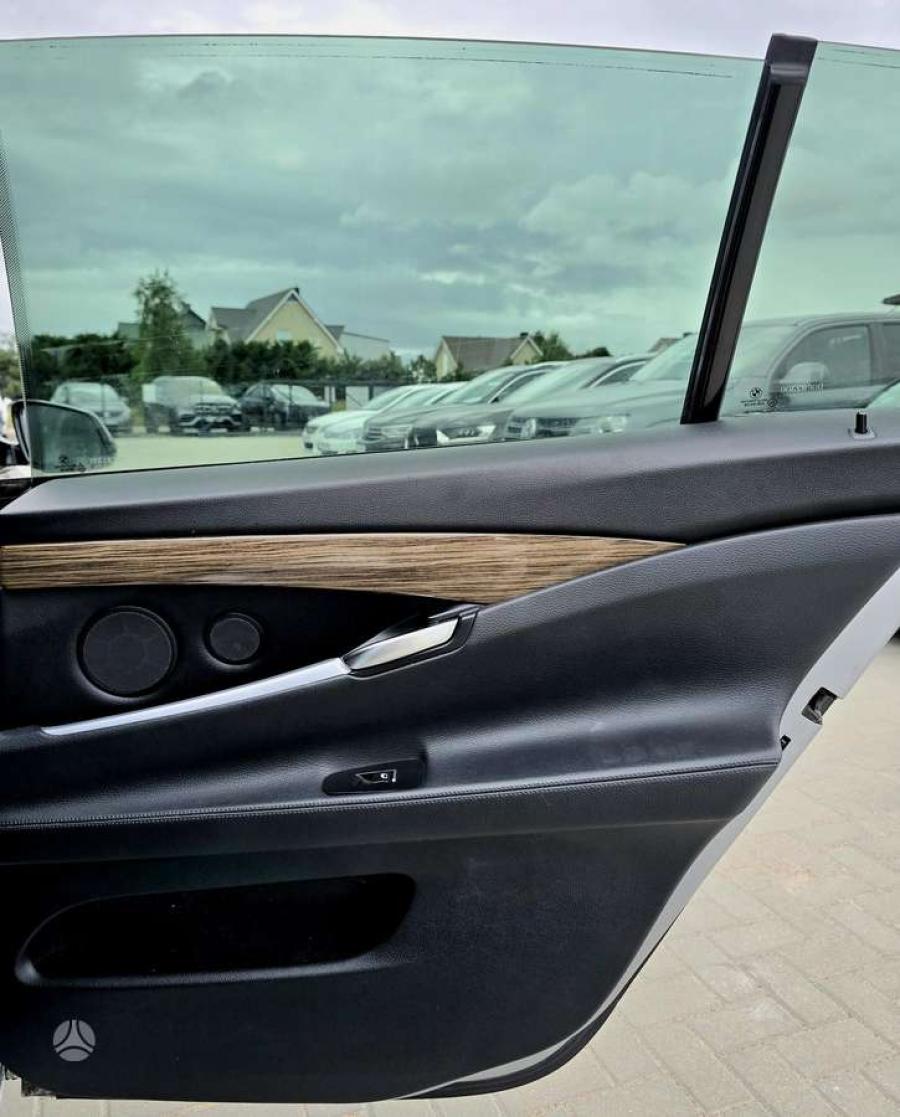 Grey BMW 530 Gran Turismo 2015 in Taurage, with an engine capacity of 2.99 L and mileage of 284 thousand km for 14700 €, photo 37 on AUTOMOTO.COM.LV