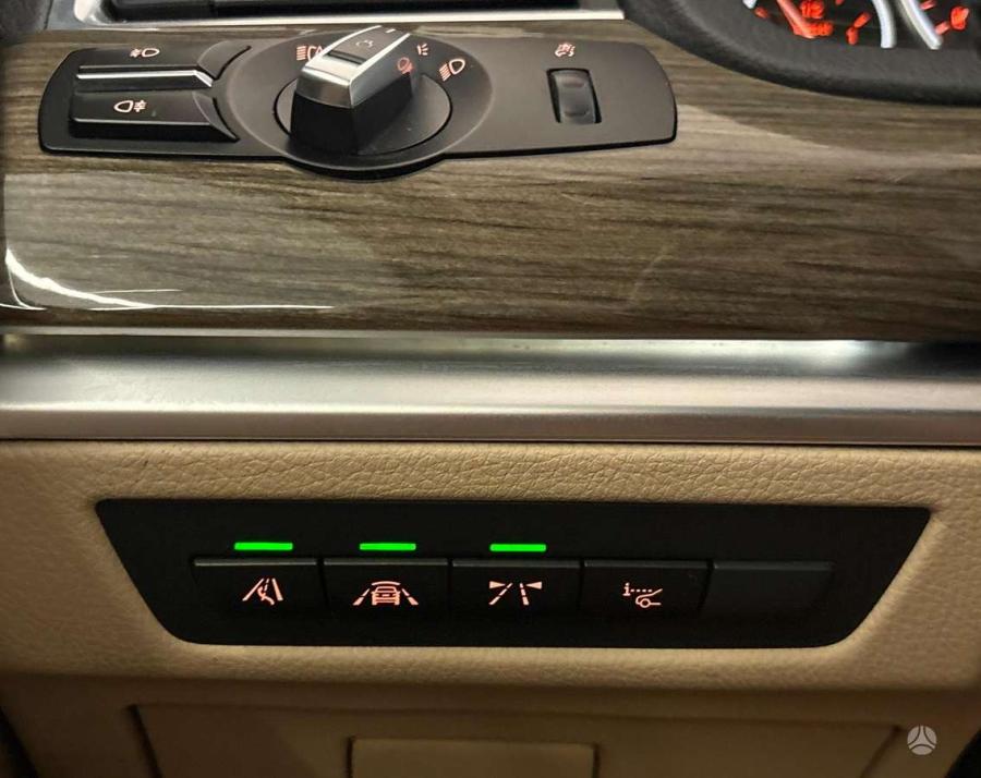 Pelēks BMW 530 Gran Turismo 2017 Marijampole, ar dzinēja tilpumu 2.99 L un nobraukumu 292 tūkst. km par 15999 €, foto 4 vietnē AUTOMOTO.COM.LV