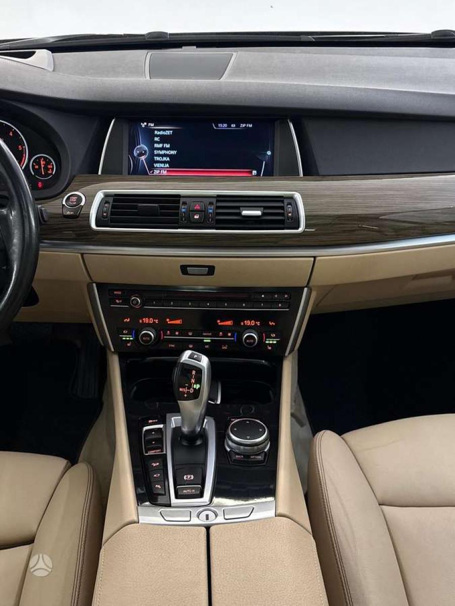 Pelēks BMW 530 Gran Turismo 2017 Marijampole, ar dzinēja tilpumu 2.99 L un nobraukumu 292 tūkst. km par 15999 €, foto 10 vietnē AUTOMOTO.COM.LV