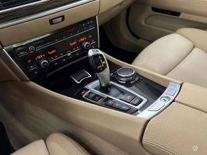 Pelēks BMW 530 Gran Turismo 2017 Marijampole, ar dzinēja tilpumu 2.99 L un nobraukumu 292 tūkst. km par 15999 €, foto 12 vietnē AUTOMOTO.COM.LV