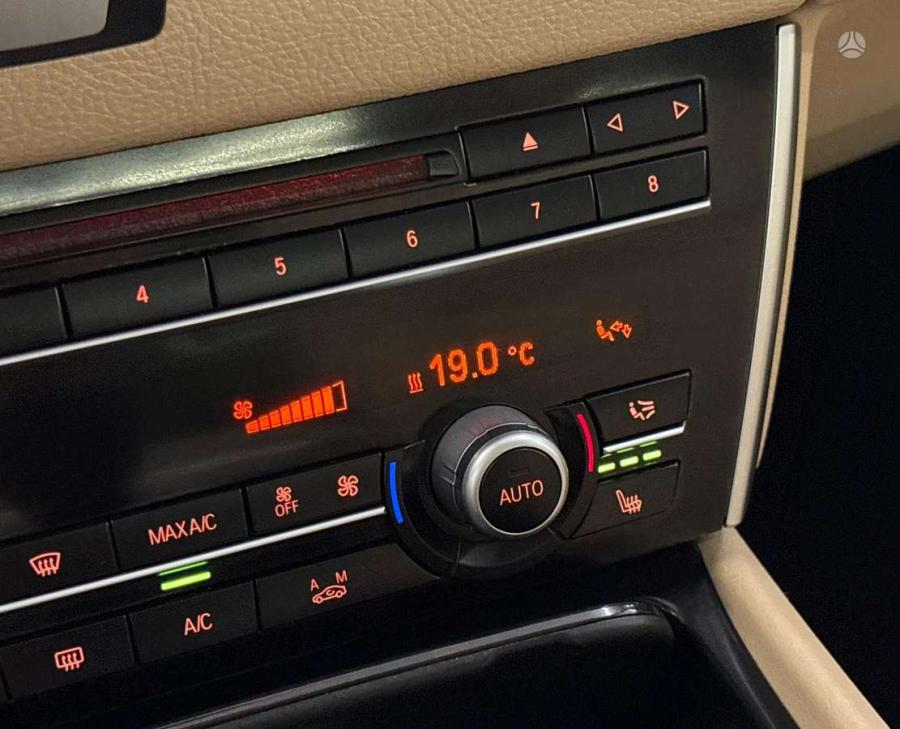 Pelēks BMW 530 Gran Turismo 2017 Marijampole, ar dzinēja tilpumu 2.99 L un nobraukumu 292 tūkst. km par 15999 €, foto 18 vietnē AUTOMOTO.COM.LV