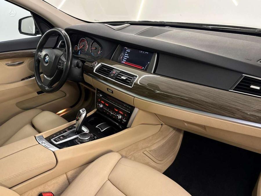 Pelēks BMW 530 Gran Turismo 2017 Marijampole, ar dzinēja tilpumu 2.99 L un nobraukumu 292 tūkst. km par 15999 €, foto 23 vietnē AUTOMOTO.COM.LV