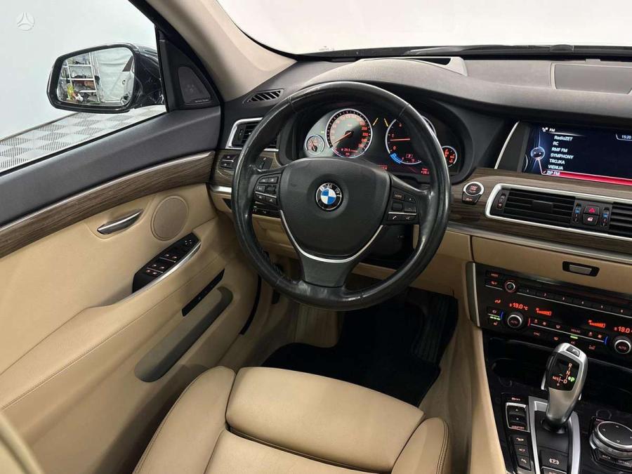 Pelēks BMW 530 Gran Turismo 2017 Marijampole, ar dzinēja tilpumu 2.99 L un nobraukumu 292 tūkst. km par 15999 €, foto 24 vietnē AUTOMOTO.COM.LV