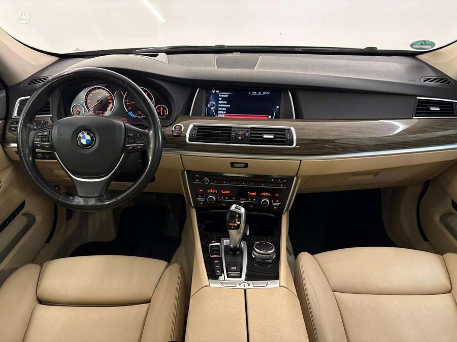 Pelēks BMW 530 Gran Turismo 2017 Marijampole, ar dzinēja tilpumu 2.99 L un nobraukumu 292 tūkst. km par 15999 €, foto 28 vietnē AUTOMOTO.COM.LV