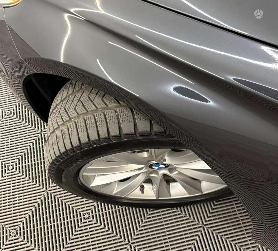 Pelēks BMW 530 Gran Turismo 2017 Marijampole, ar dzinēja tilpumu 2.99 L un nobraukumu 292 tūkst. km par 15999 €, foto 30 vietnē AUTOMOTO.COM.LV