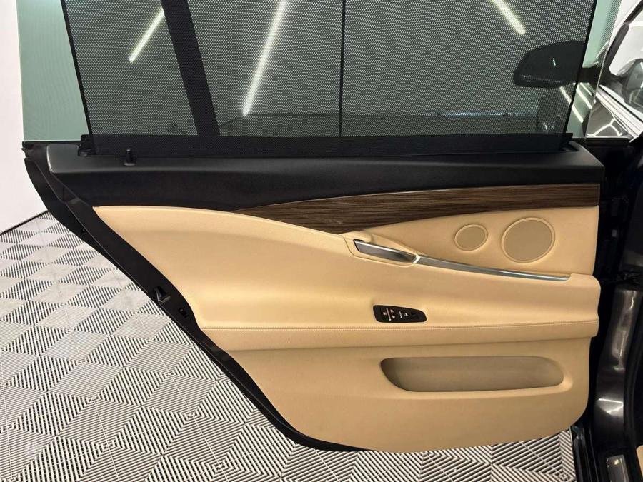 Pelēks BMW 530 Gran Turismo 2017 Marijampole, ar dzinēja tilpumu 2.99 L un nobraukumu 292 tūkst. km par 15999 €, foto 36 vietnē AUTOMOTO.COM.LV