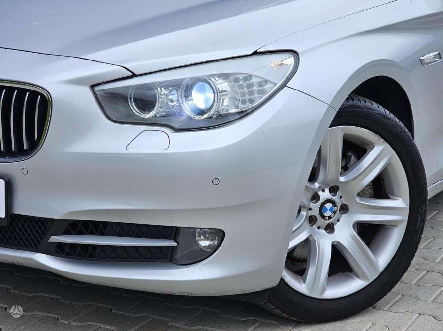 Pelēks BMW 530 Gran Turismo 2009 Viļņa, ar dzinēja tilpumu 3.00 L un nobraukumu 262 tūkst. km par 7750 €, foto 17 vietnē AUTOMOTO.COM.LV