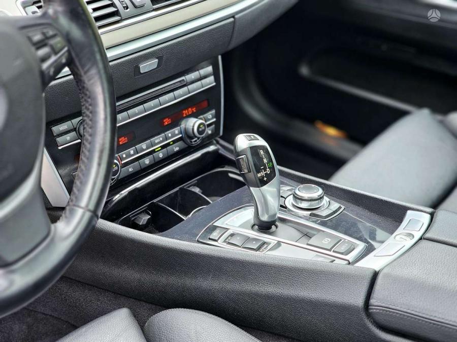 Pelēks BMW 530 Gran Turismo 2009 Viļņa, ar dzinēja tilpumu 3.00 L un nobraukumu 262 tūkst. km par 7750 €, foto 30 vietnē AUTOMOTO.COM.LV