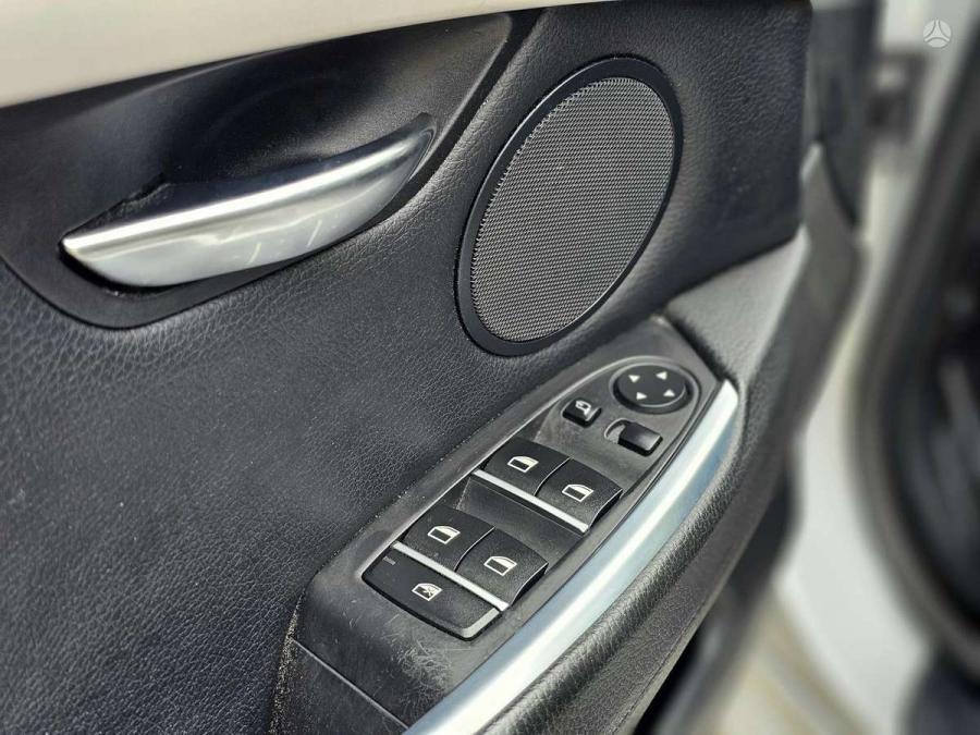 Pelēks BMW 530 Gran Turismo 2009 Viļņa, ar dzinēja tilpumu 3.00 L un nobraukumu 262 tūkst. km par 7750 €, foto 32 vietnē AUTOMOTO.COM.LV