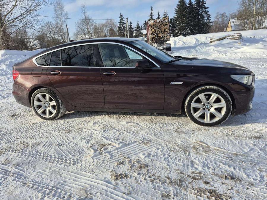 Red BMW 530 Gran Turismo 2010 in Kretinga, with an engine capacity of 2.99 L and mileage of 420 thousand km for 8400 €, photo 9 on AUTOMOTO.COM.LV