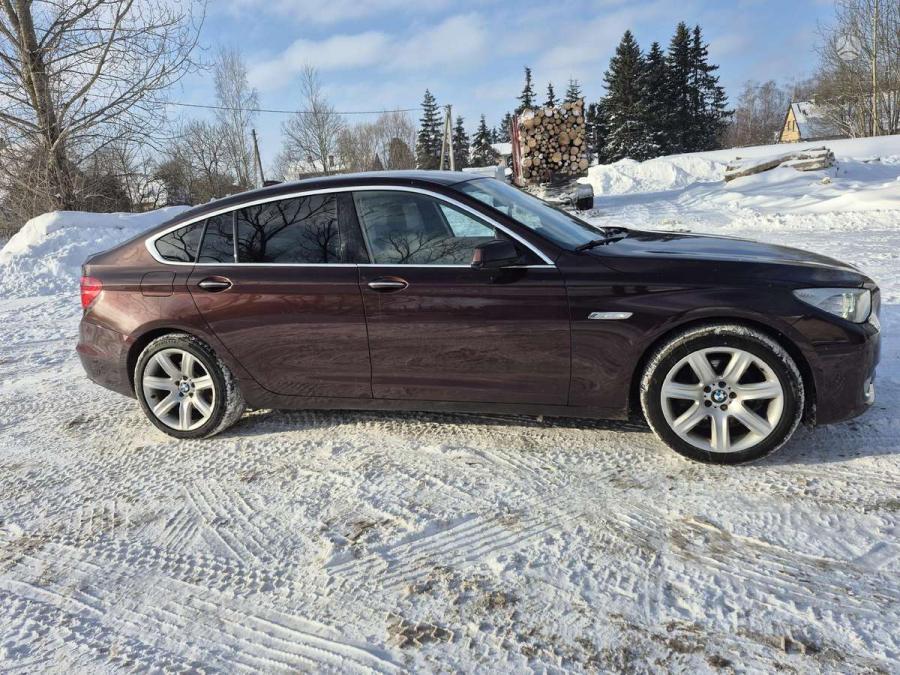 Red BMW 530 Gran Turismo 2010 in Kretinga, with an engine capacity of 2.99 L and mileage of 420 thousand km for 8400 €, photo 10 on AUTOMOTO.COM.LV
