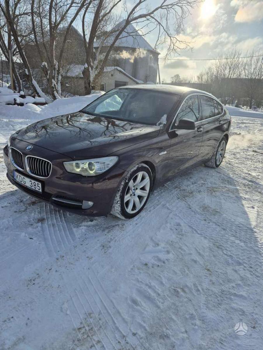 Red BMW 530 Gran Turismo 2010 in Kretinga, with an engine capacity of 2.99 L and mileage of 420 thousand km for 8400 €, photo 13 on AUTOMOTO.COM.LV