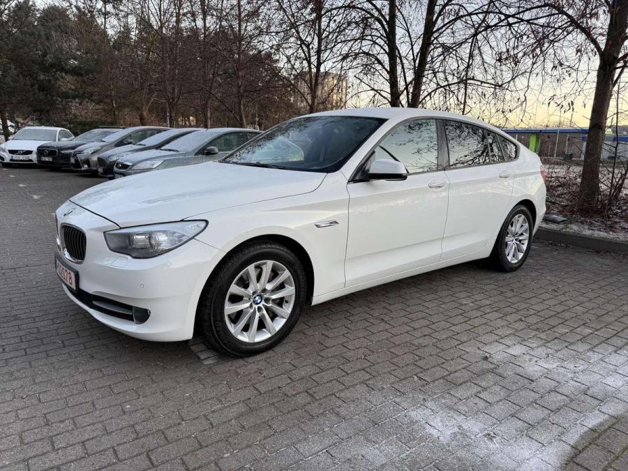 White BMW 530 Gran Turismo 2011 in Vilnius, with an engine capacity of 3.00 L and mileage of 305 thousand km for 8650 €, photo 1 on AUTOMOTO.COM.LV
