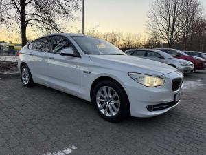White BMW 530 Gran Turismo 2011 in Vilnius, with an engine capacity of 3.00 L and mileage of 305 thousand km for 8650 €, photo 3 on AUTOMOTO.COM.LV