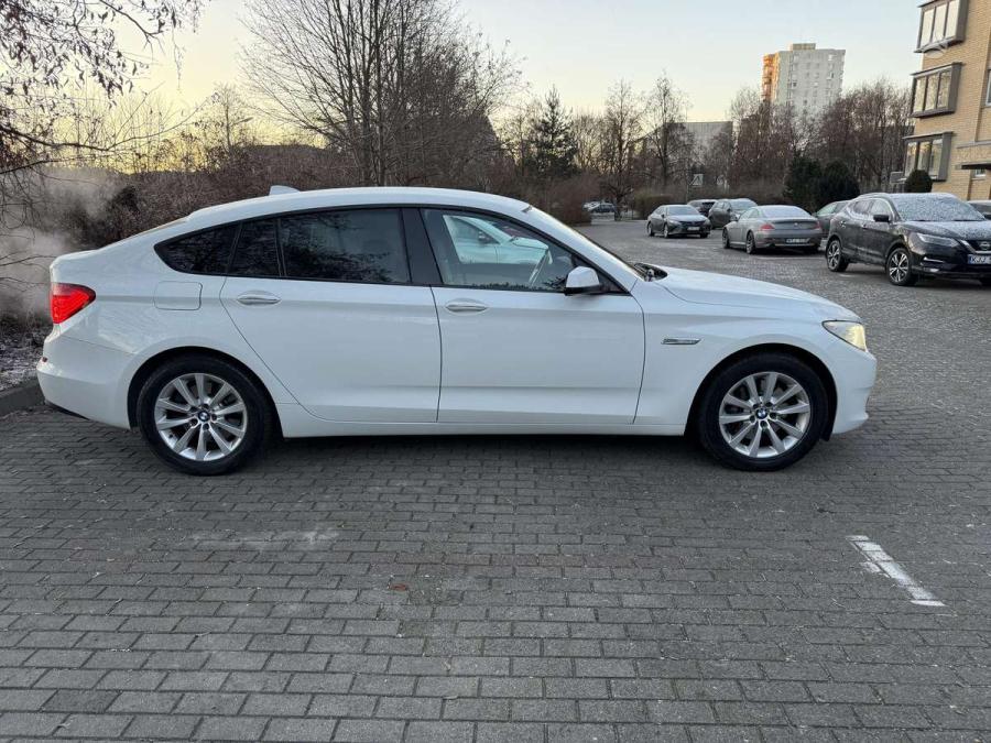 White BMW 530 Gran Turismo 2011 in Vilnius, with an engine capacity of 3.00 L and mileage of 305 thousand km for 8650 €, photo 4 on AUTOMOTO.COM.LV