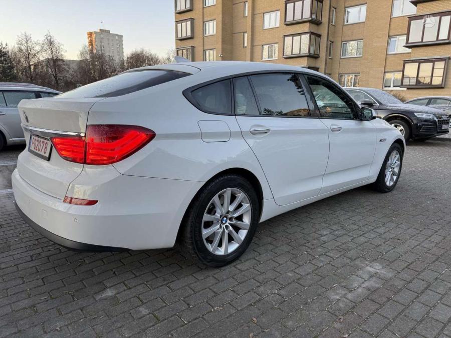 White BMW 530 Gran Turismo 2011 in Vilnius, with an engine capacity of 3.00 L and mileage of 305 thousand km for 8650 €, photo 8 on AUTOMOTO.COM.LV