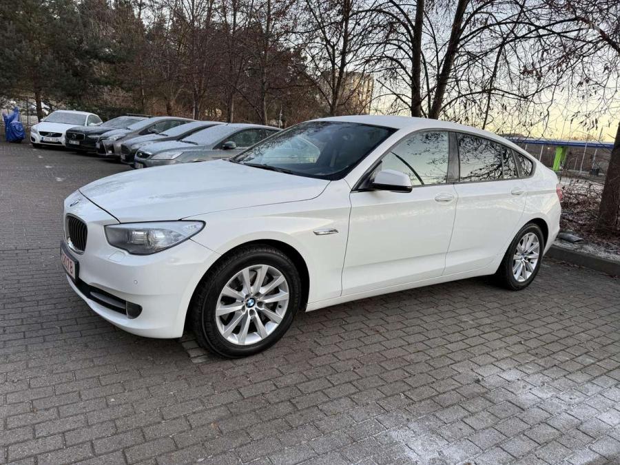 White BMW 530 Gran Turismo 2011 in Vilnius, with an engine capacity of 3.00 L and mileage of 305 thousand km for 8650 €, photo 9 on AUTOMOTO.COM.LV