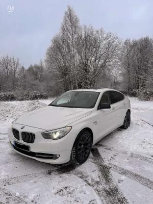 White BMW 530 Gran Turismo 2010 in Vilnius, with an engine capacity of 2.99 L and mileage of 291 thousand km for 9700 €, photo  on AUTOMOTO.COM.LV