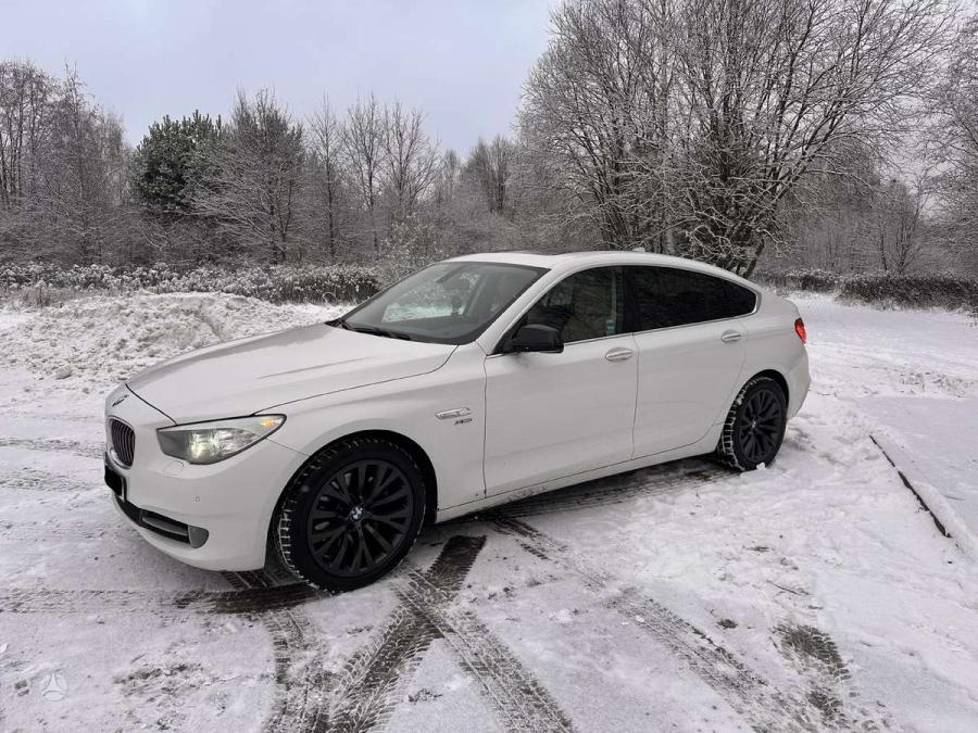White BMW 530 Gran Turismo 2010 in Vilnius, with an engine capacity of 2.99 L and mileage of 291 thousand km for 9700 €, photo 2 on AUTOMOTO.COM.LV