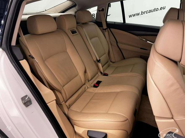 White BMW 530 Gran Turismo 2010 in Vilnius, with an engine capacity of 2.99 L and mileage of 292 thousand km for 7900 €, photo 10 on AUTOMOTO.COM.LV