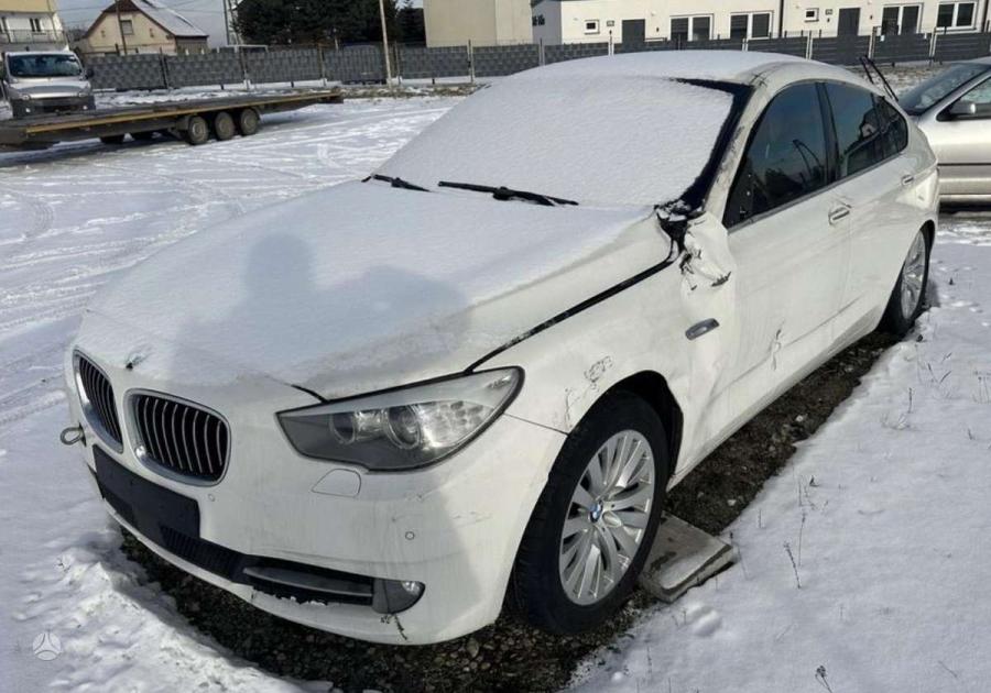 White BMW 530 Gran Turismo 2012 in Vilnius, with an engine capacity of 2.99 L and mileage of 340 thousand km for 3950 €, photo 2 on AUTOMOTO.COM.LV