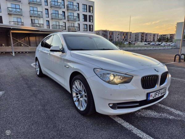 White BMW 530 Gran Turismo 2012 in Vilnius, with an engine capacity of 2.99 L and mileage of 382 thousand km for 8888 €, photo 2 on AUTOMOTO.COM.LV