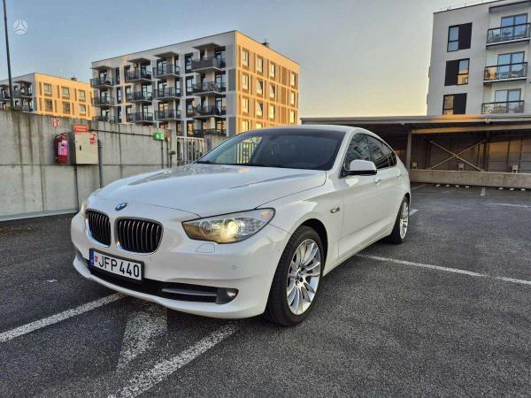 White BMW 530 Gran Turismo 2012 in Vilnius, with an engine capacity of 2.99 L and mileage of 382 thousand km for 8888 €, photo 3 on AUTOMOTO.COM.LV