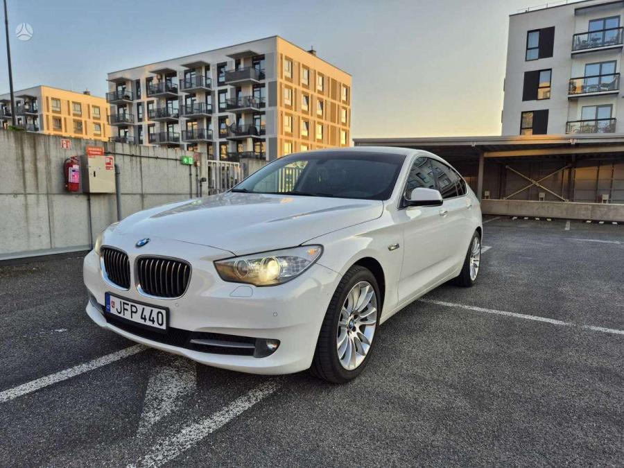 White BMW 530 Gran Turismo 2012 in Vilnius, with an engine capacity of 2.99 L and mileage of 382 thousand km for 8888 €, photo 4 on AUTOMOTO.COM.LV