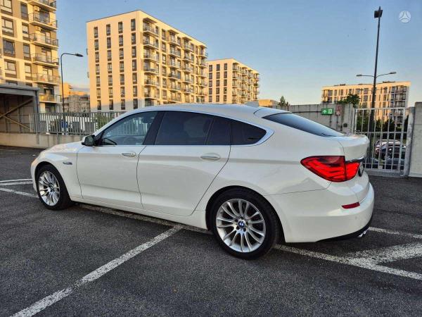 White BMW 530 Gran Turismo 2012 in Vilnius, with an engine capacity of 2.99 L and mileage of 382 thousand km for 8888 €, photo 4 on AUTOMOTO.COM.LV