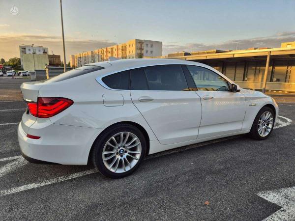 White BMW 530 Gran Turismo 2012 in Vilnius, with an engine capacity of 2.99 L and mileage of 382 thousand km for 8888 €, photo 6 on AUTOMOTO.COM.LV