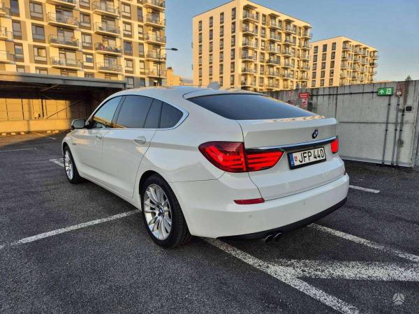 White BMW 530 Gran Turismo 2012 in Vilnius, with an engine capacity of 2.99 L and mileage of 382 thousand km for 8888 €, photo 7 on AUTOMOTO.COM.LV