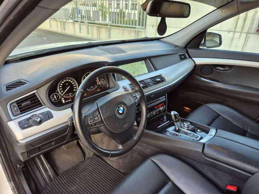 White BMW 530 Gran Turismo 2012 in Vilnius, with an engine capacity of 2.99 L and mileage of 382 thousand km for 8888 €, photo 18 on AUTOMOTO.COM.LV