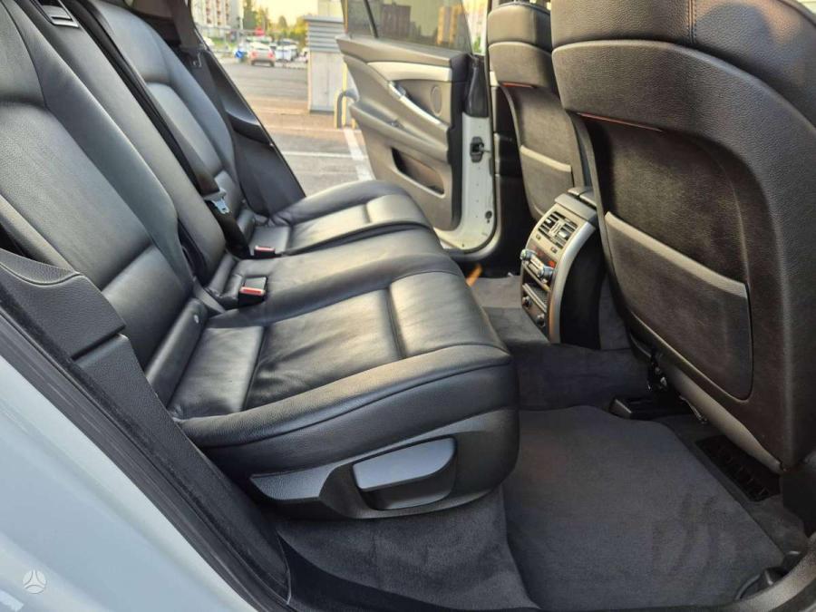 White BMW 530 Gran Turismo 2012 in Vilnius, with an engine capacity of 2.99 L and mileage of 382 thousand km for 8888 €, photo 35 on AUTOMOTO.COM.LV